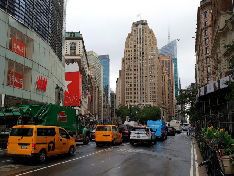 Histoire et Évolution du Quadrillage des Rues et Avenues de Manhattan